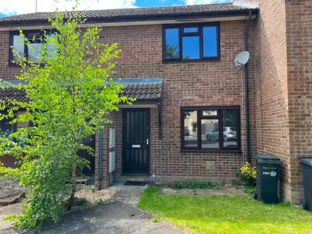 For Rent! 1 BA 2 bedroom terraced house for rent in Maple Clos.