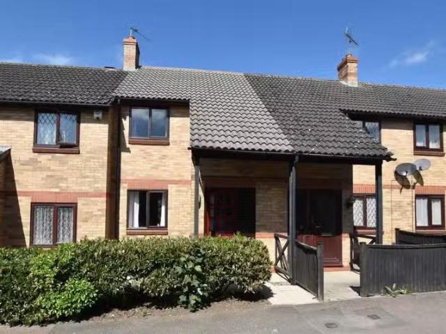 Cozy 1 BA 2 bedroom terraced house for rent in New Street, Oak.