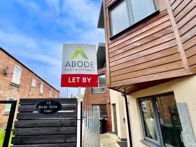 Charming 1 BA 2 bedroom town house for rent in Woods Lane, Der.