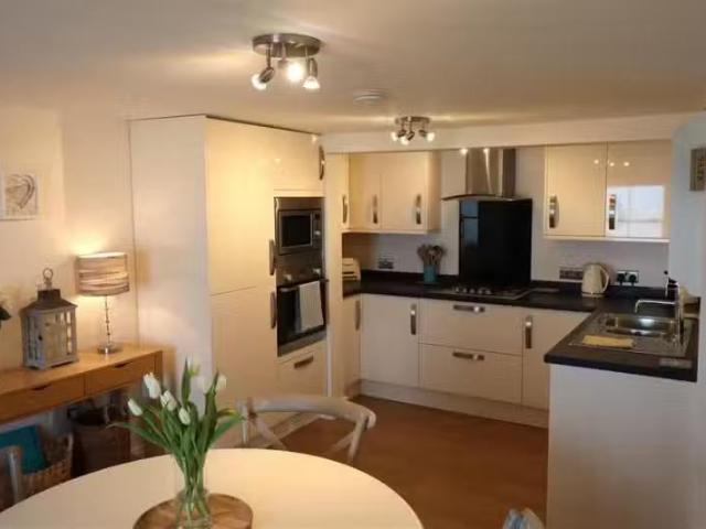 Deal! 1 BA 2 bedroom apartment for rent in 9 Hillsborough Terr.