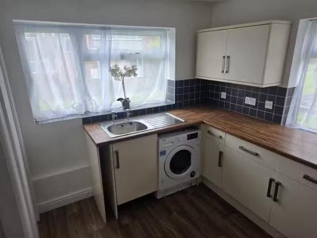 For Rent! 1 BA 2 bedroom apartment for rent in Cedar Close, Pa.
