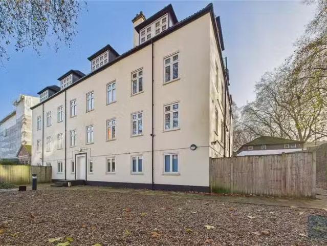 Cheap 1 BA 2 bedroom apartment for rent in Champion Court, BS2