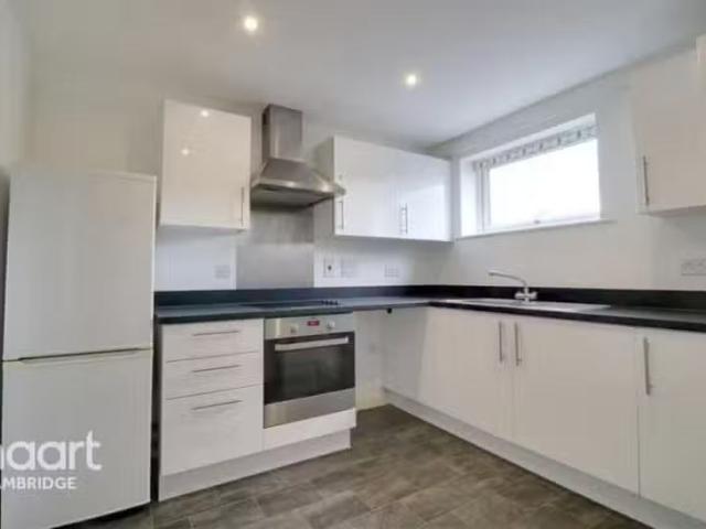 Deal! 1 BA 2 bedroom apartment for rent in Cromwell Road, Camb.