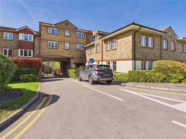 For Rent! 1 BA 2 bedroom apartment for rent in Croydon Road, C.