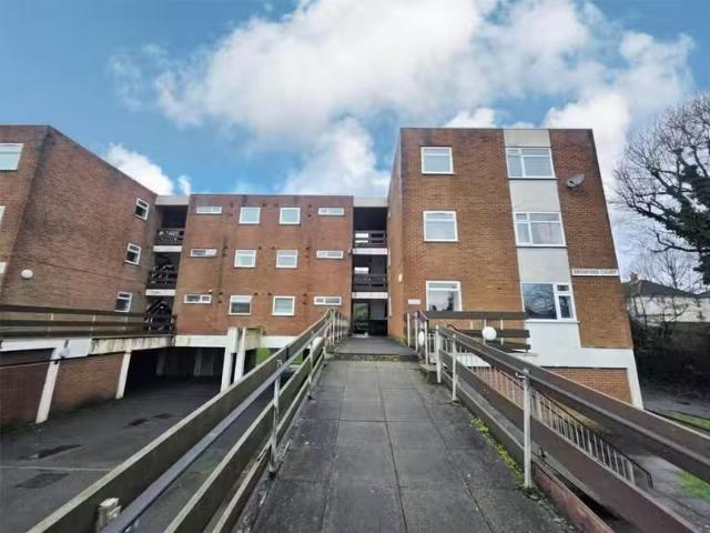 Just in! 1 BA 2 bedroom apartment for rent in Bromford Court.