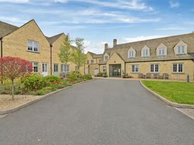 For Rent! 1 BA 2 bedroom apartment for rent in Fosseway, Stow.