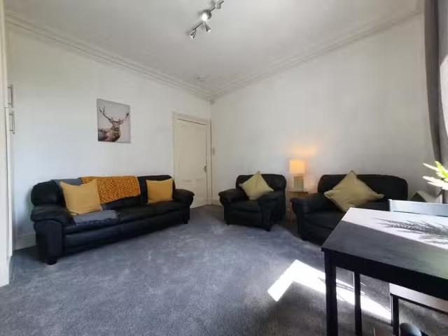 For Rent! 1 BA 2 bedroom apartment for rent in Fraser Street F.