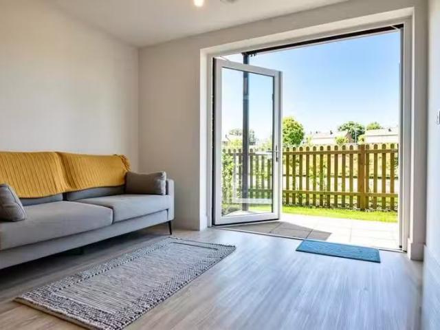 Nice 1 BA 2 bedroom apartment for rent in Isca Gardens, Exeter.
