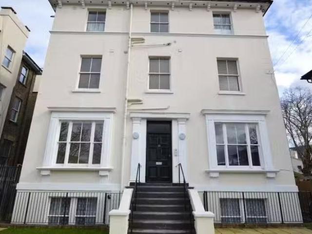 Nice 1 BA 2 bedroom apartment for rent in Lennard Road, Croydo.
