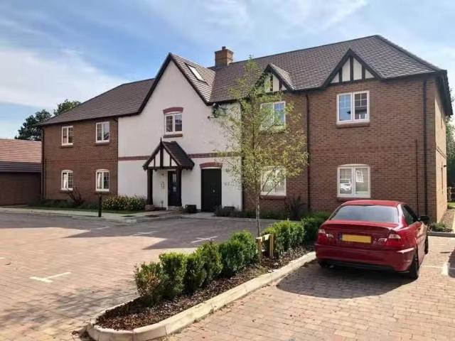 For Rent! 1 BA 2 bedroom apartment for rent in Meer Stones Roa.