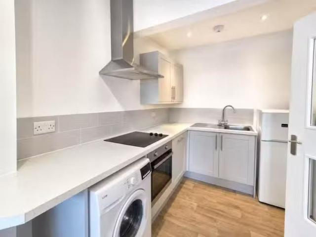 For Rent! 1 BA 2 bedroom apartment for rent in South Street, E.