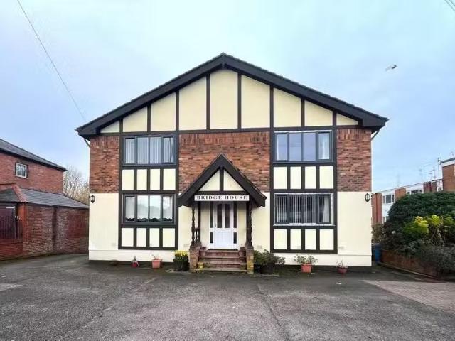 Rental! 1 BA 2 bedroom apartment for rent in Saltcotes Road, L.