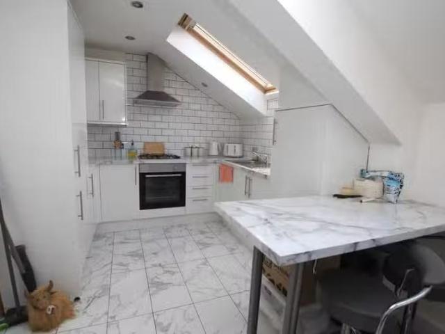 Nice 1 BA 2 bedroom apartment for rent in St. James Street, Ch.