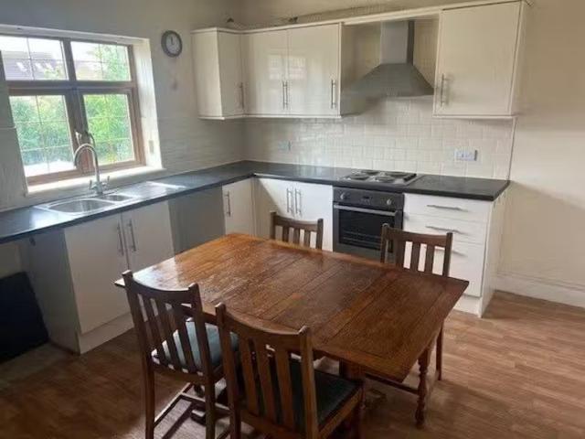 Just in! 1 BA 2 bedroom apartment for rent in Station Road, Ra.