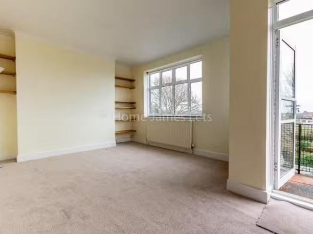 Just in! 1 BA 2 bedroom apartment for rent in person Road, Bri.