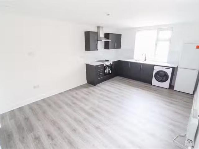 Unique 1 BA 2 bedroom apartment for rent in Queens Road, Coven.