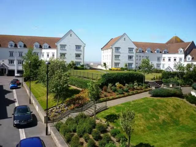 Unique 1 BA 2 bedroom apartment for rent in Royal Sands, Westo.