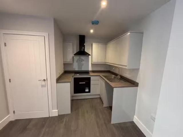 Cozy 1 BA 2 bedroom apartment for rent in TOWN CENTRE, Eastbou.