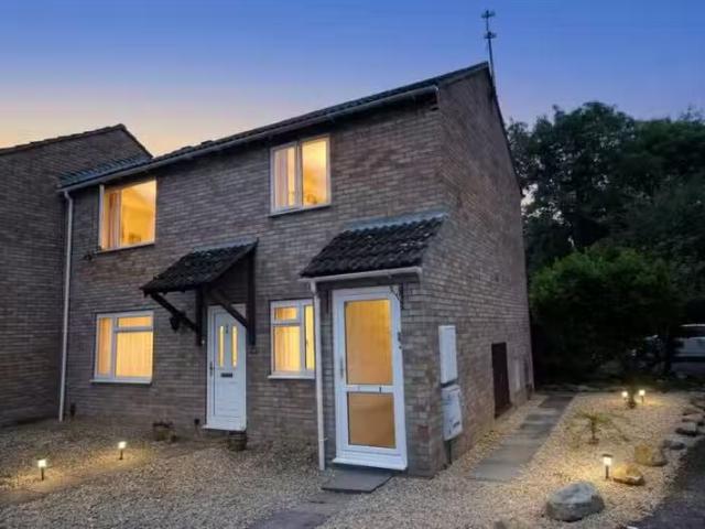 Unique 1 BA 2 bedroom apartment for rent in York Close, Stoke.