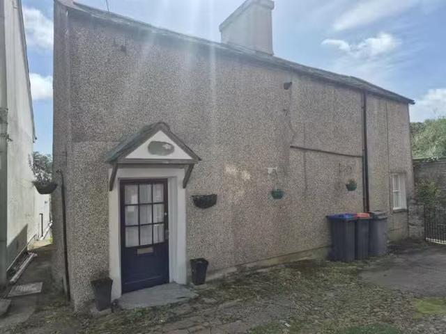 For Rent! 1 BA 2 bedroom cottage for rent in Calderbridge, Sea.
