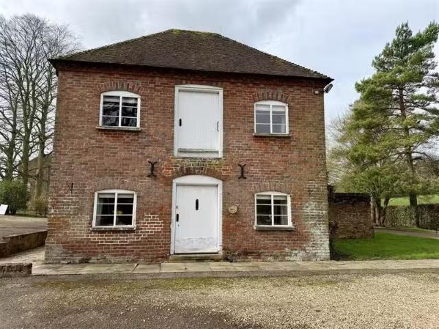 Nice 1 BA 2 bedroom cottage for rent in Granary Cottage, Swarl.