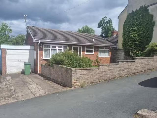 Cozy 1 BA 2 bedroom detached bungalow for rent in Crabbe Stree.