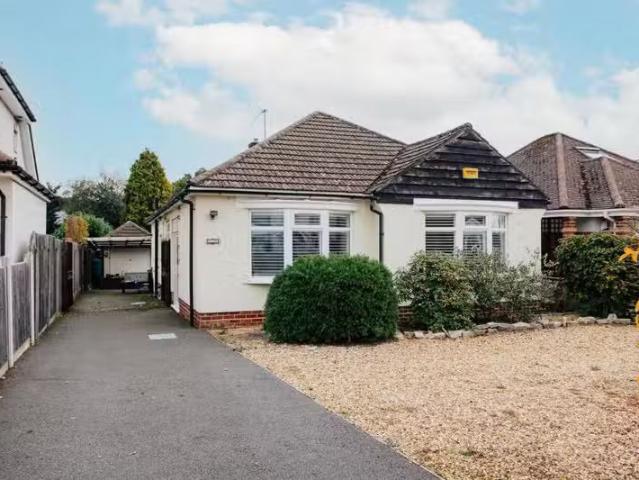 For Rent! 1 BA 2 bedroom detached bungalow for rent in River W.