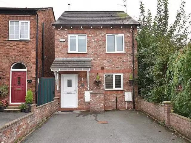 Rental! 1 BA 2 bedroom detached house for rent in Ollershaw La.