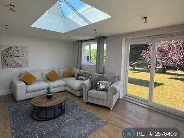 Cheap 1 BA 2 bedroom detached house for rent in Out Elmstead L.