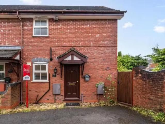 For Rent! 1 BA 2 bedroom end of terrace house for rent in Kers.