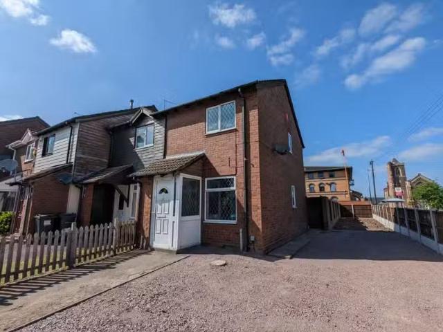 For Rent! 1 BA 2 bedroom end of terrace house for rent in Old.