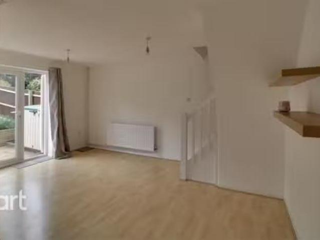 Just in! 1 BA 2 bedroom end of terrace house for rent in Pine.
