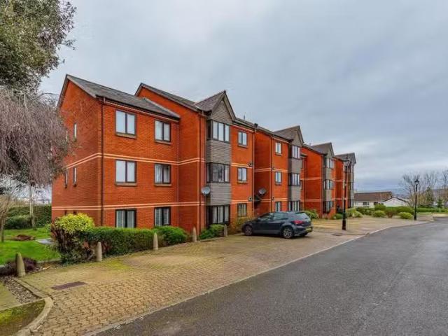 Unique 1 BA 2 bedroom flat for rent in Mariners Heights, Penar.