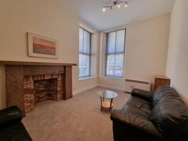 Unique 1 BA 2 bedroom flat for rent in Market Street, The City.