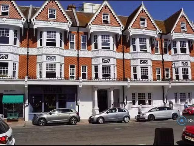 Deal! 1 BA 2 bedroom flat for rent in Mayfair House, Eastbourn.