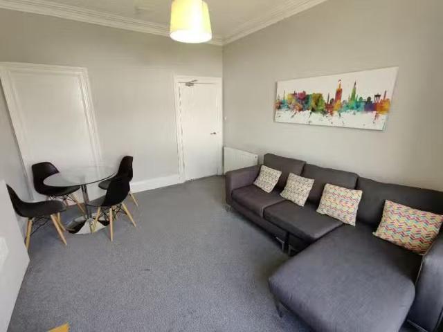 Just in! 1 BA 2 bedroom flat for rent in Meadowbank Terrace, E.