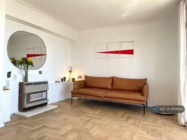 For Rent! 1 BA 2 bedroom flat for rent in Meadowsweet, Brighto.
