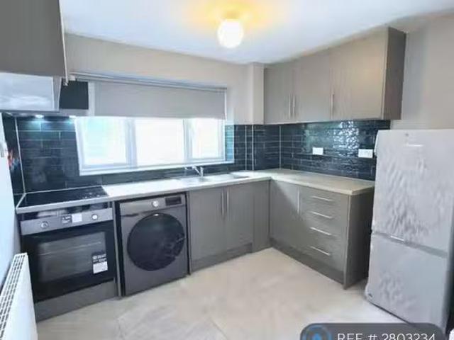 For Rent! 1 BA 2 bedroom flat for rent in Melbourne Road, Hale.