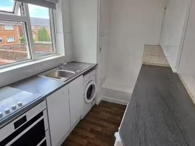 Cheap 1 BA 2 bedroom flat for rent in Newport Road, Cardiff Ci.