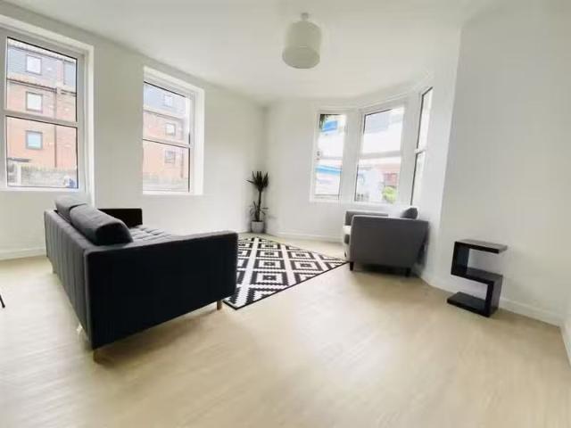 Just in! 1 BA 2 bedroom flat for rent in Oldfield Road, Bristo.