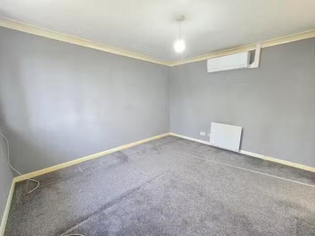 Cozy 1 BA 2 bedroom flat for rent in Atherstone Close, Shirley.