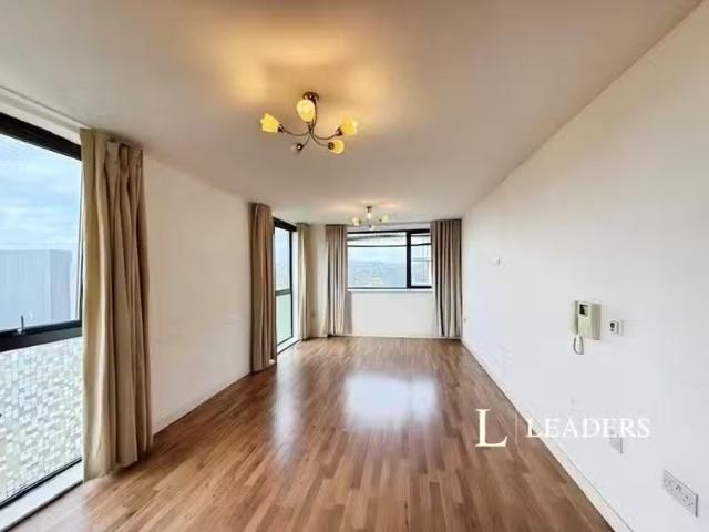 For Rent! 1 BA 2 bedroom flat for rent in Atlantic Heights, Su.