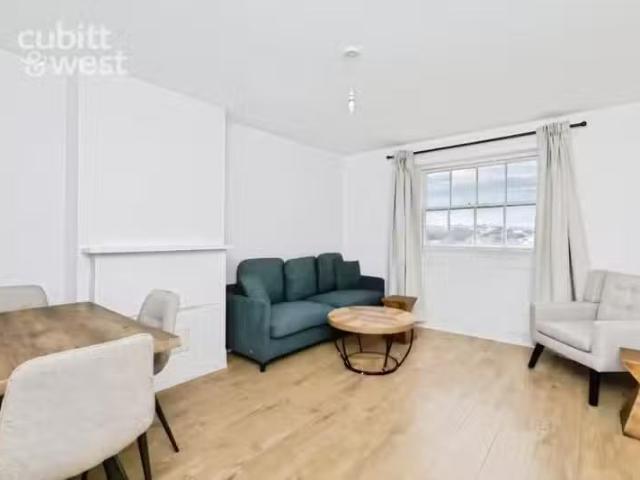 Rental! 1 BA 2 bedroom flat for rent in AVAILABLE IMMEDIATELY.