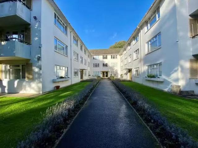 Just in! 1 BA 2 bedroom flat for rent in Albemarle Court, Mano.