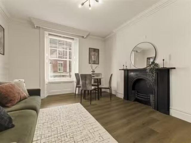 Nice 1 BA 2 bedroom flat for rent in Bute Street, Cardiff Bay.