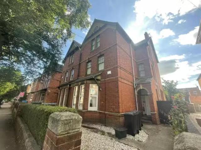 Just in! 1 BA 2 bedroom flat for rent in Belgrave Road, Glouce.