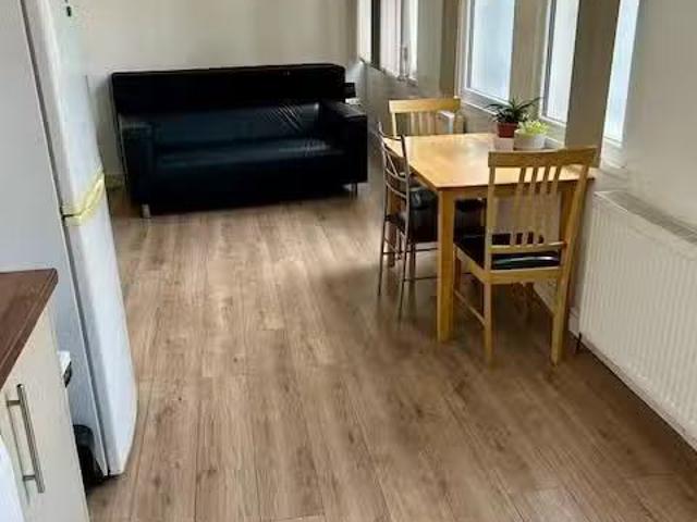 Cheap 1 BA 2 bedroom flat for rent in Bond Street, Birmingham.
