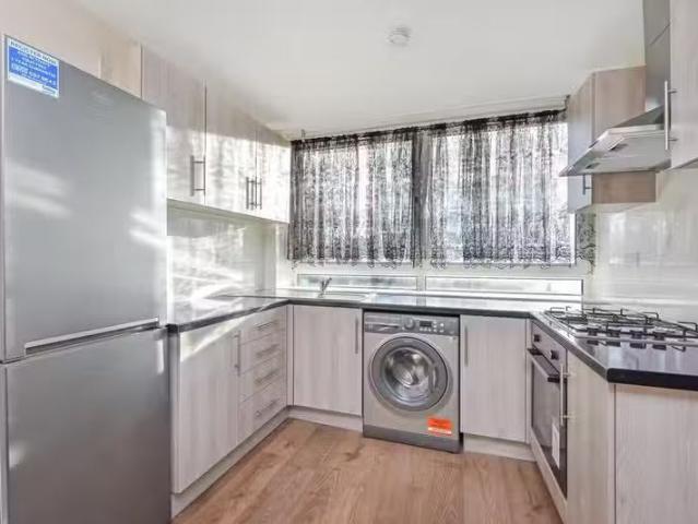 Cheap 1 BA 2 bedroom flat for rent in Boundary Road, Barking.