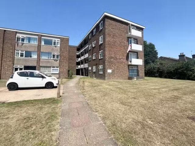 For Rent! 1 BA 2 bedroom flat for rent in Broadwater Street Ea.