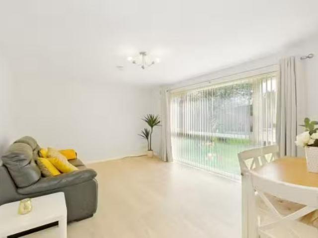 For Rent! 1 BA 2 bedroom flat for rent in Cairnlee Crescent No.